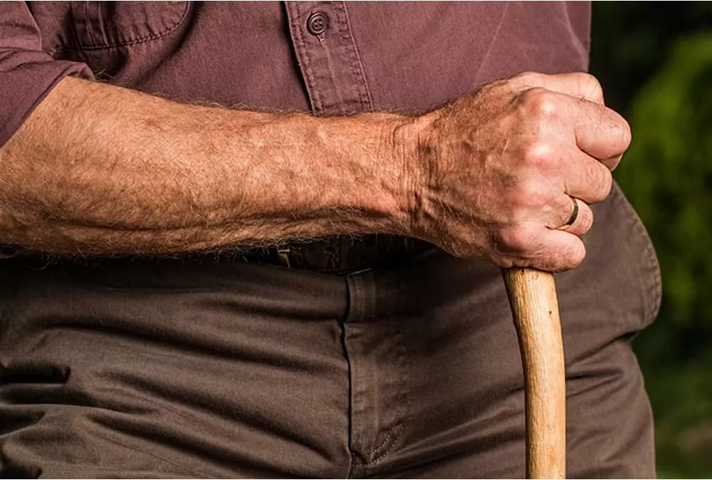 Elderly Mobility: Recognising Warning Signs & Steps to Take
